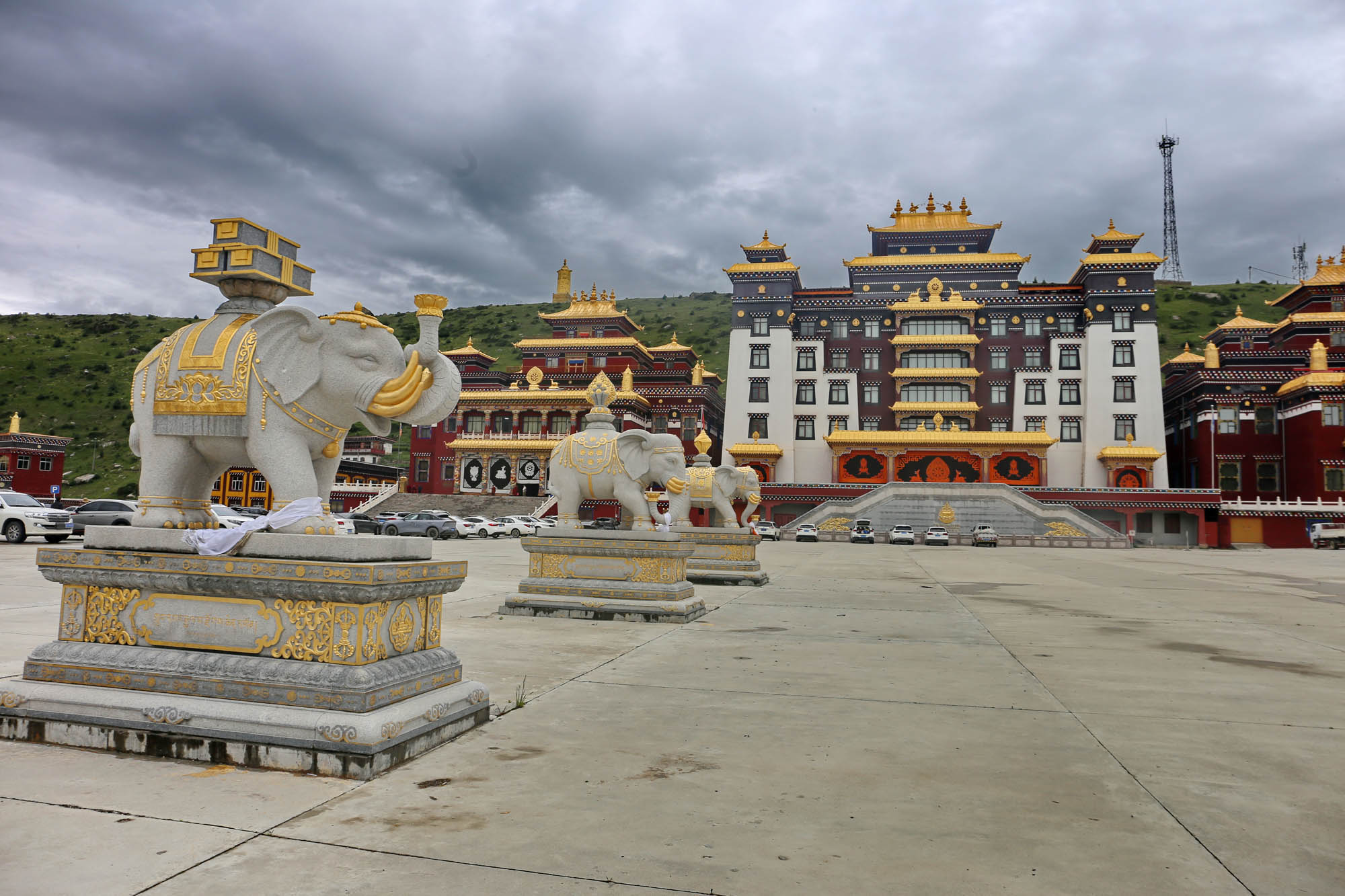 Poemas del río Wang: On the border of two Tibets. Dzokchen Monastery ...