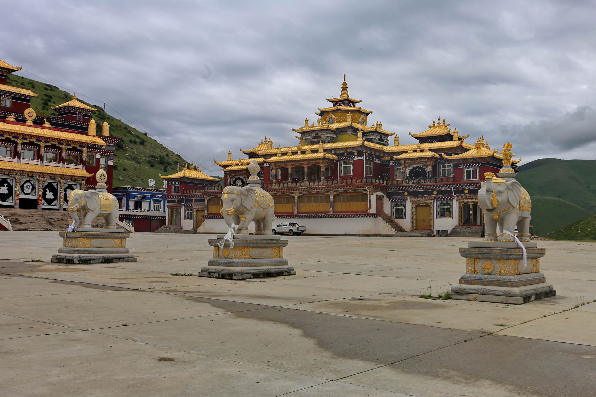 Poemas del río Wang: On the border of two Tibets. Dzokchen Monastery ...