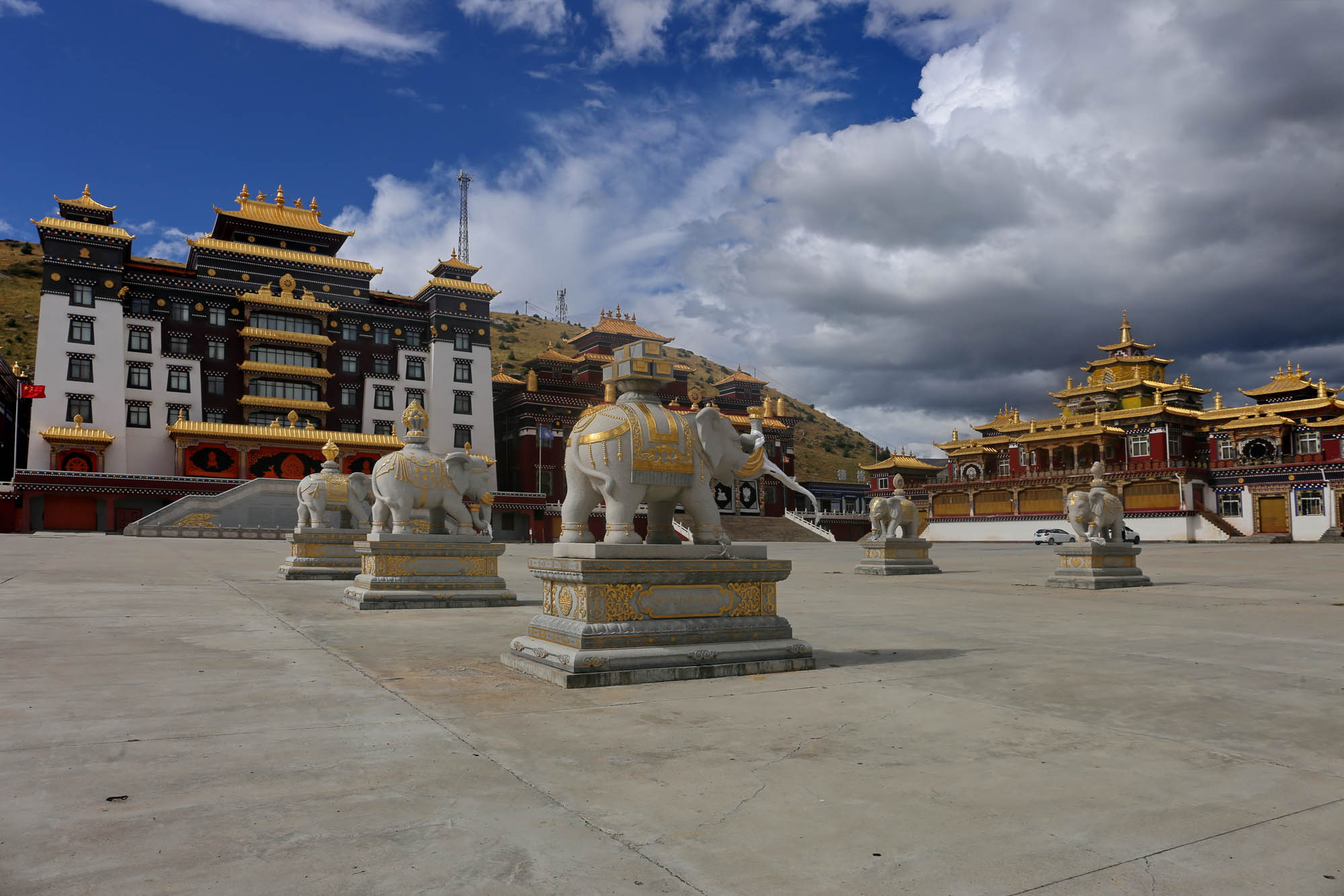 Poemas del río Wang: On the border of two Tibets. Dzokchen Monastery ...