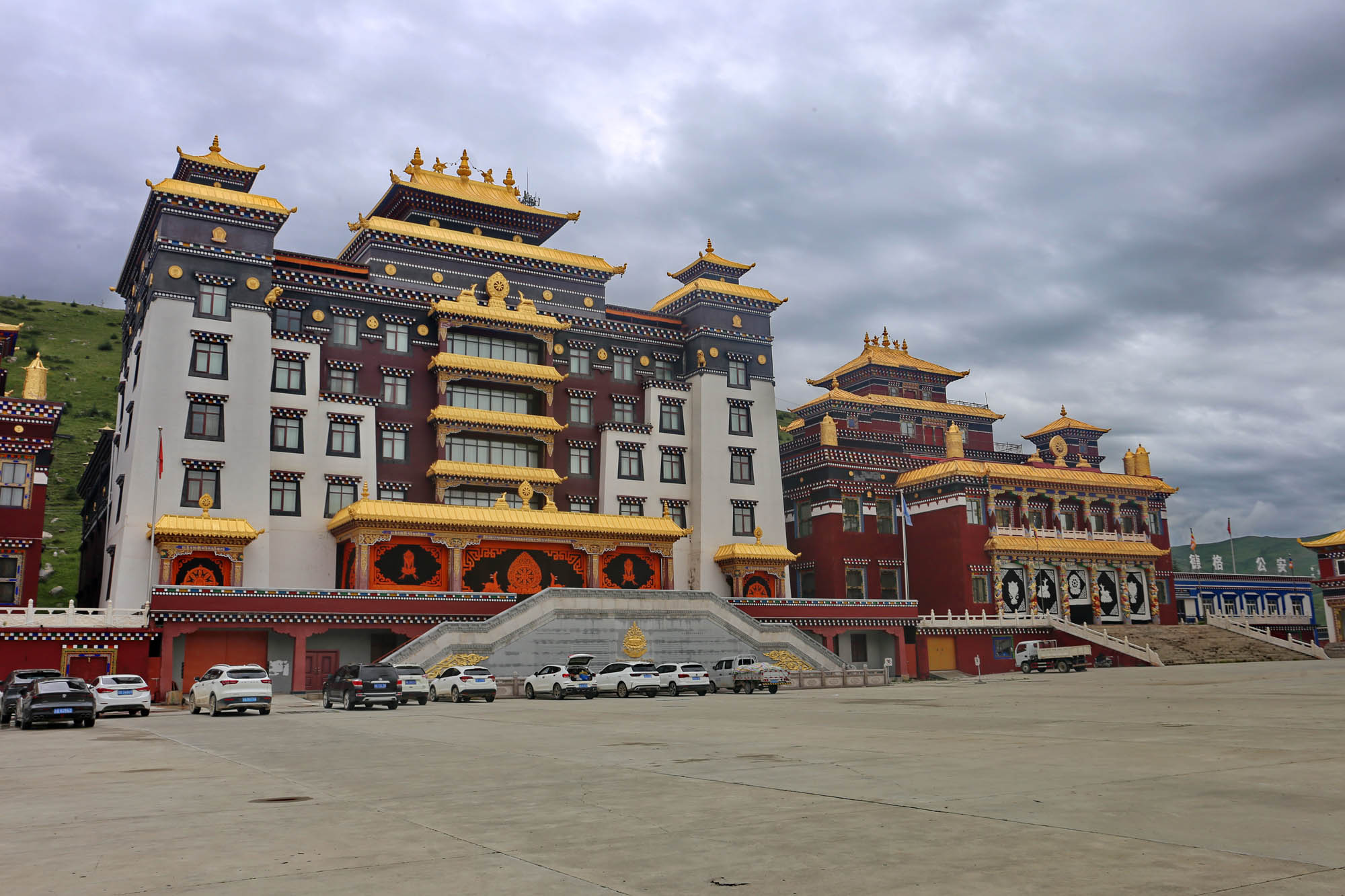 Poemas del río Wang: On the border of two Tibets. Dzokchen Monastery ...
