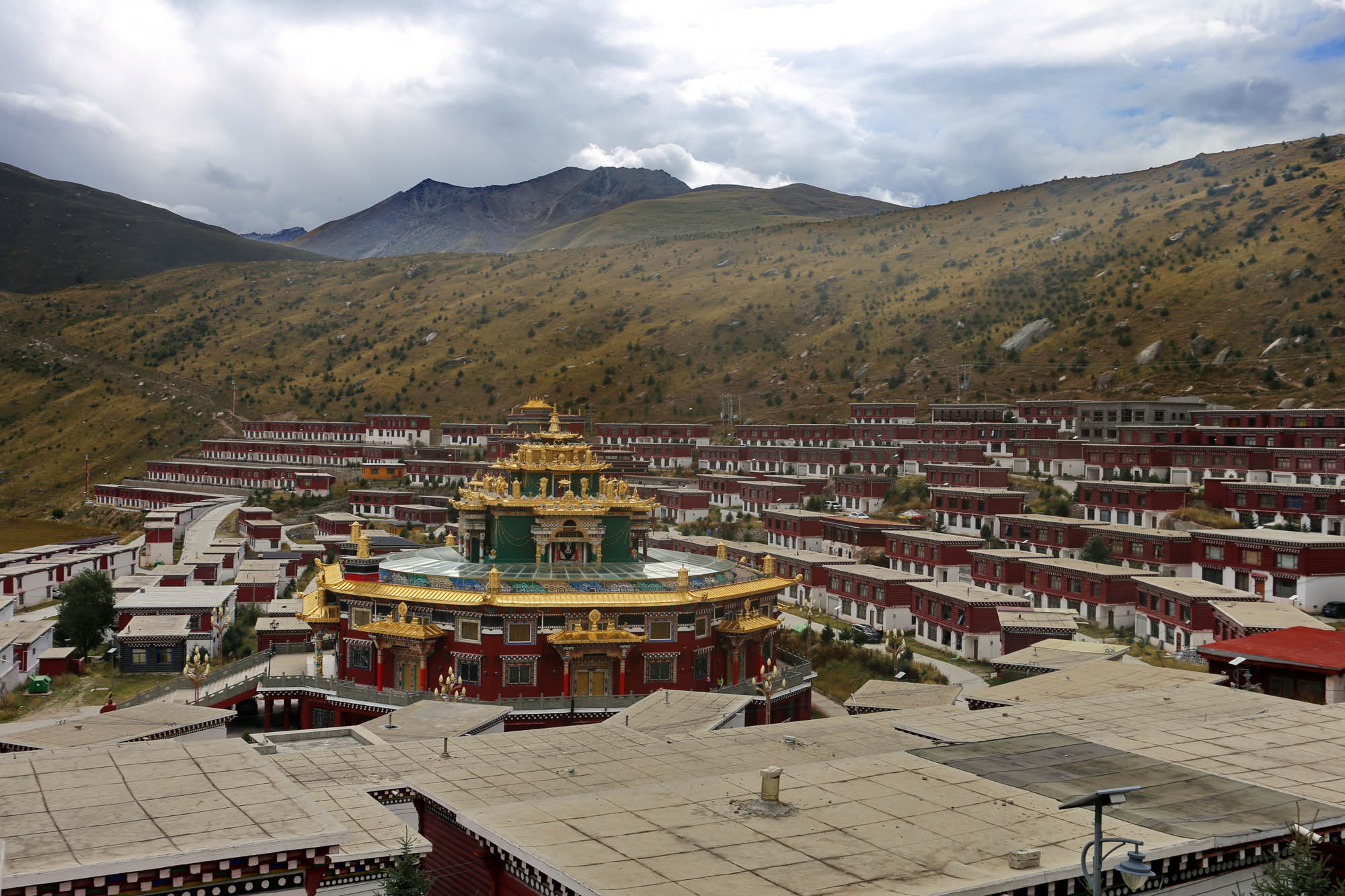 Poemas del río Wang: On the border of two Tibets. Dzokchen Monastery ...