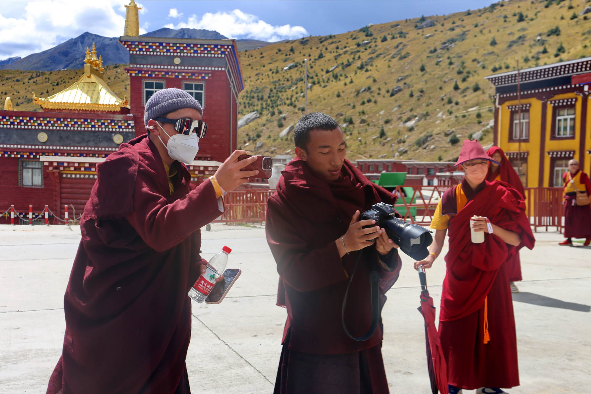 Poemas del río Wang: On the border of two Tibets. Dzokchen Monastery ...