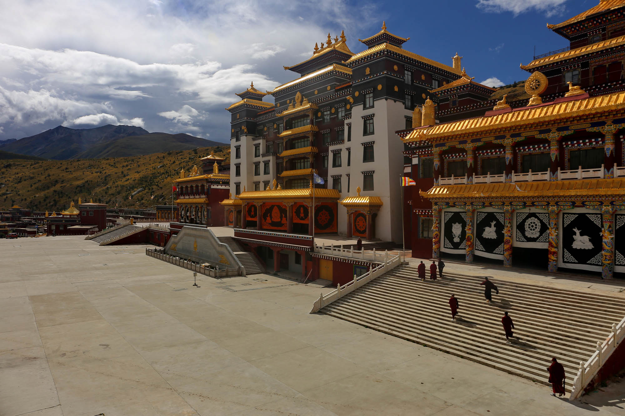 Poemas del río Wang: On the border of two Tibets. Dzokchen Monastery ...