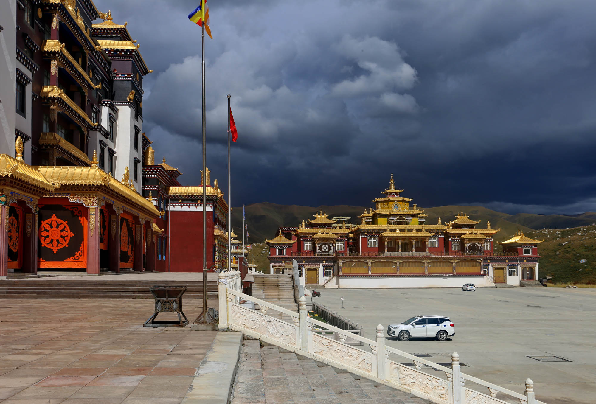 Poemas del río Wang: On the border of two Tibets. Dzokchen Monastery ...