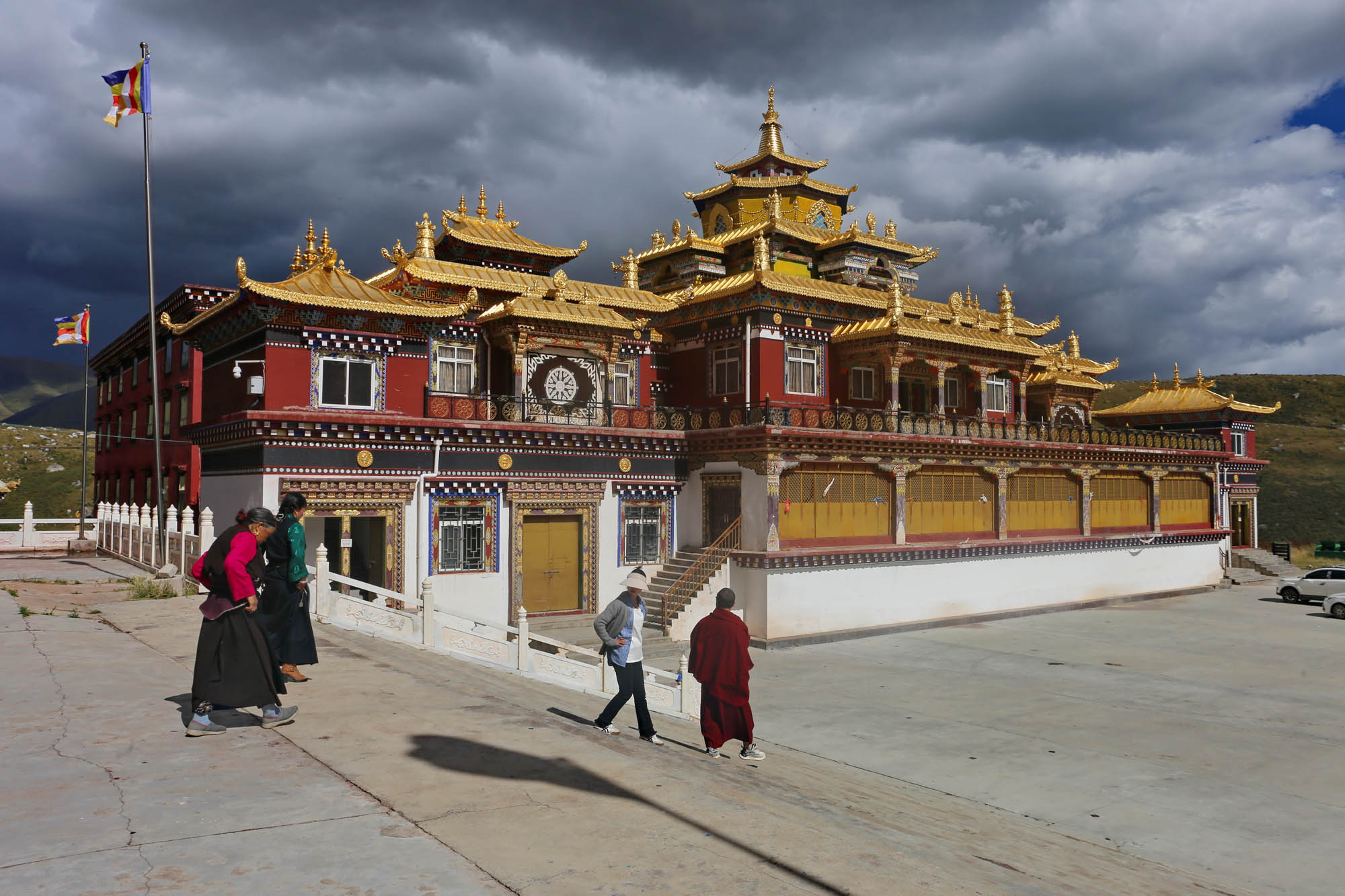 Poemas del río Wang: On the border of two Tibets. Dzokchen Monastery ...