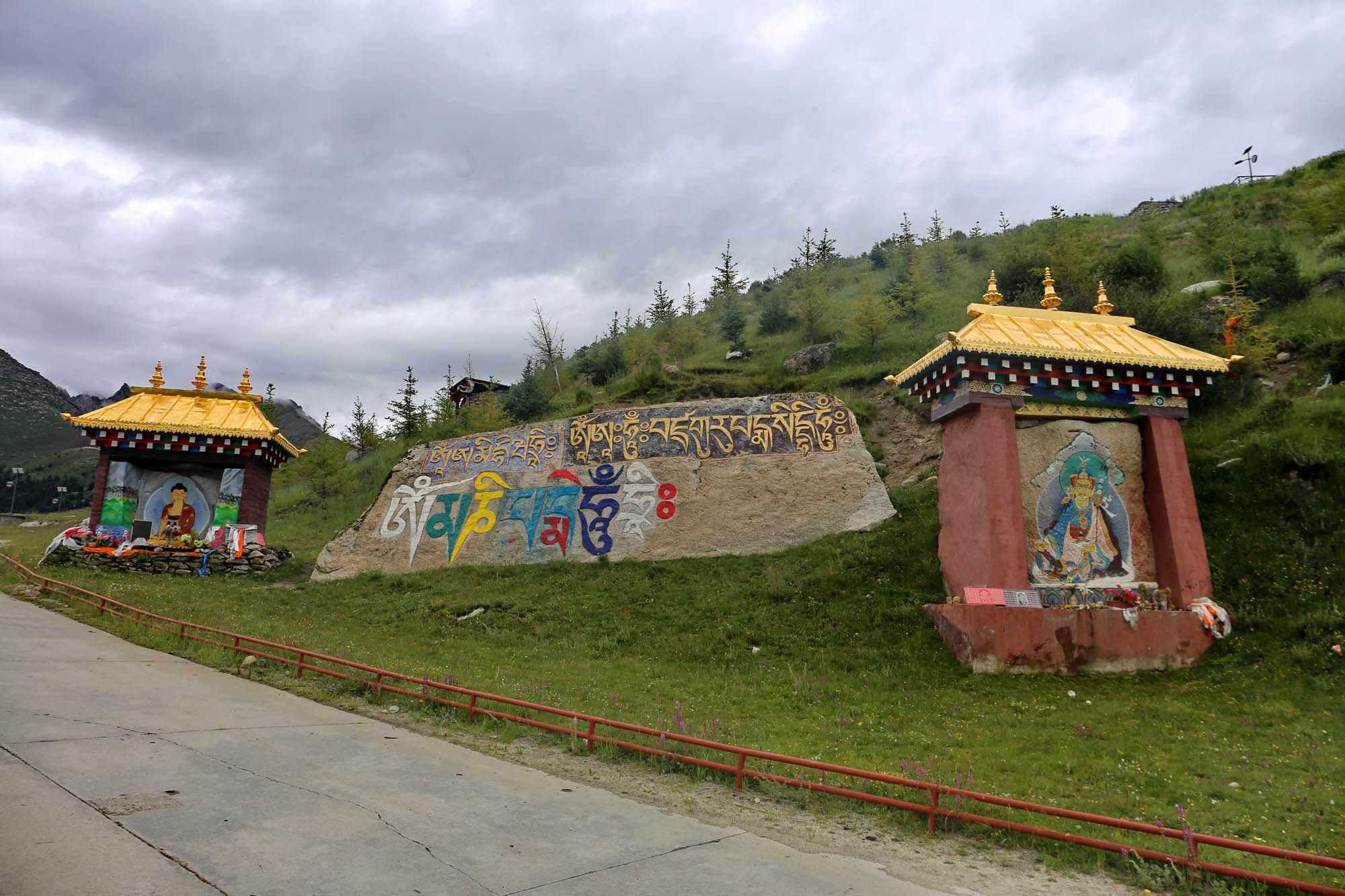 Poemas del río Wang: On the border of two Tibets. Dzokchen Monastery ...