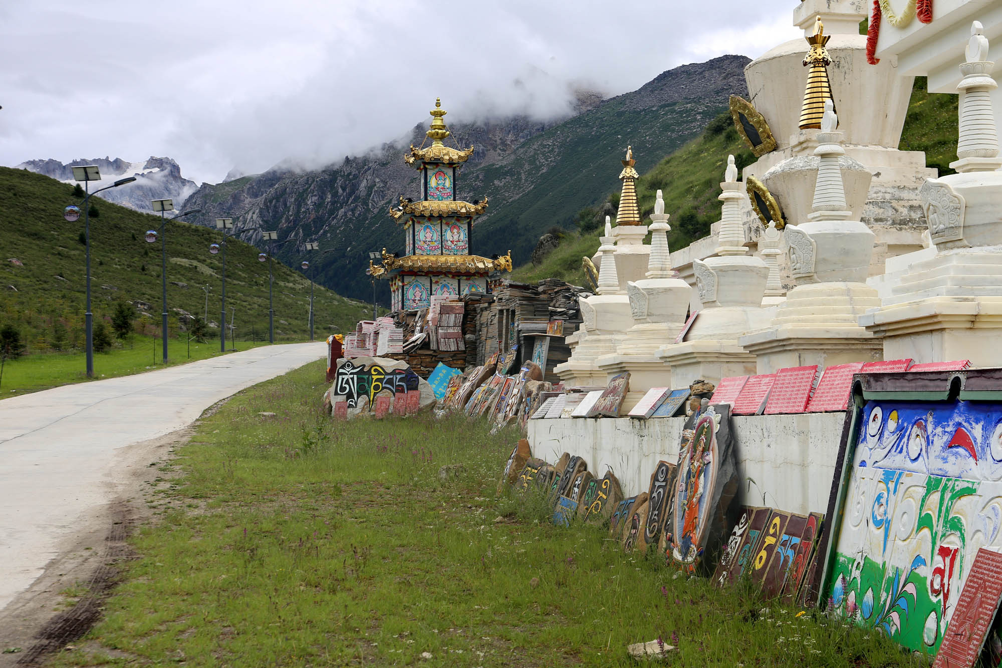 Poemas del río Wang: On the border of two Tibets. Dzokchen Monastery ...