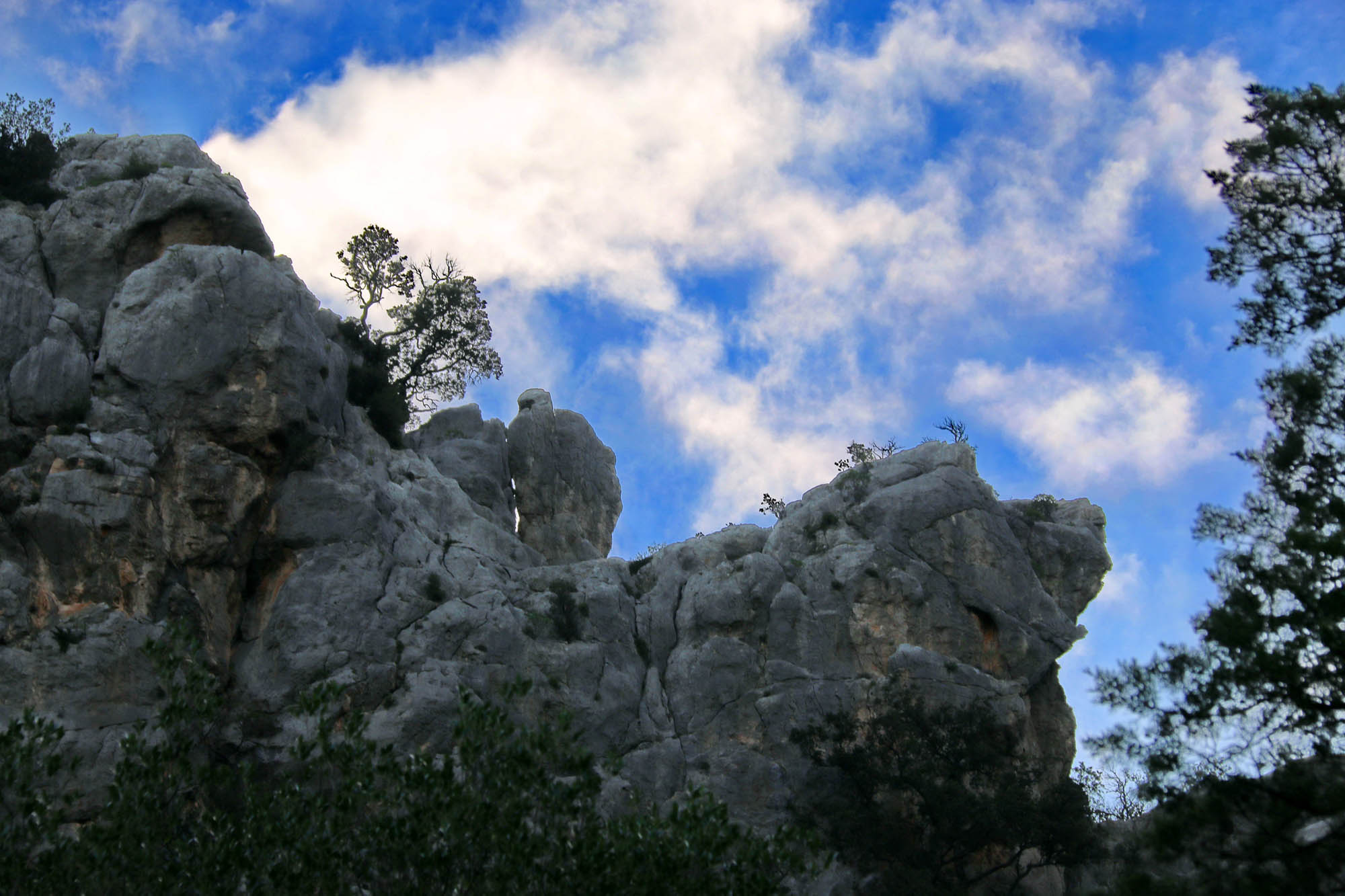 Poemas del río Wang: A cave on Mount Tiscali